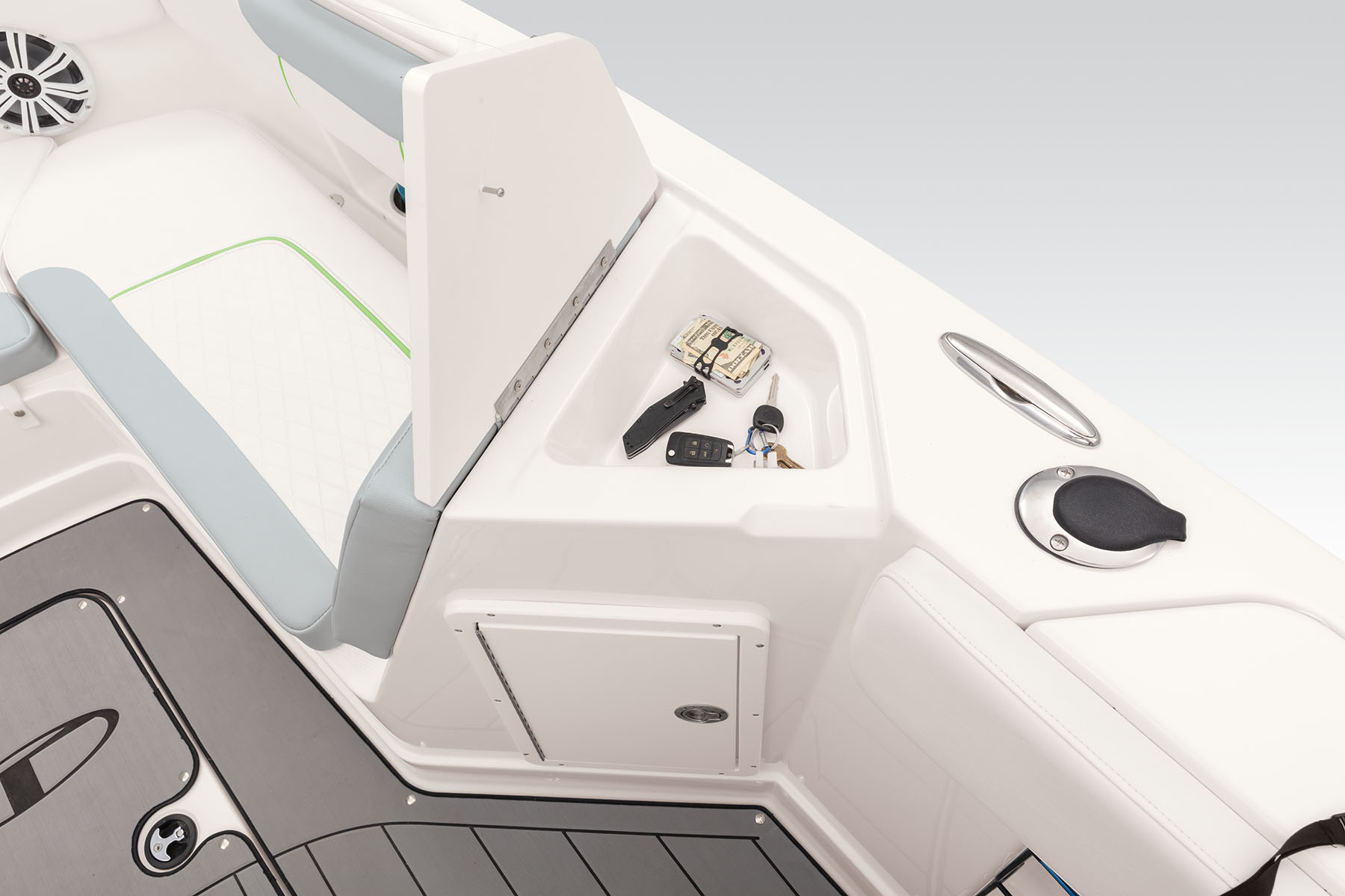 2150 CC - TAHOE Center-Console Deck Boat