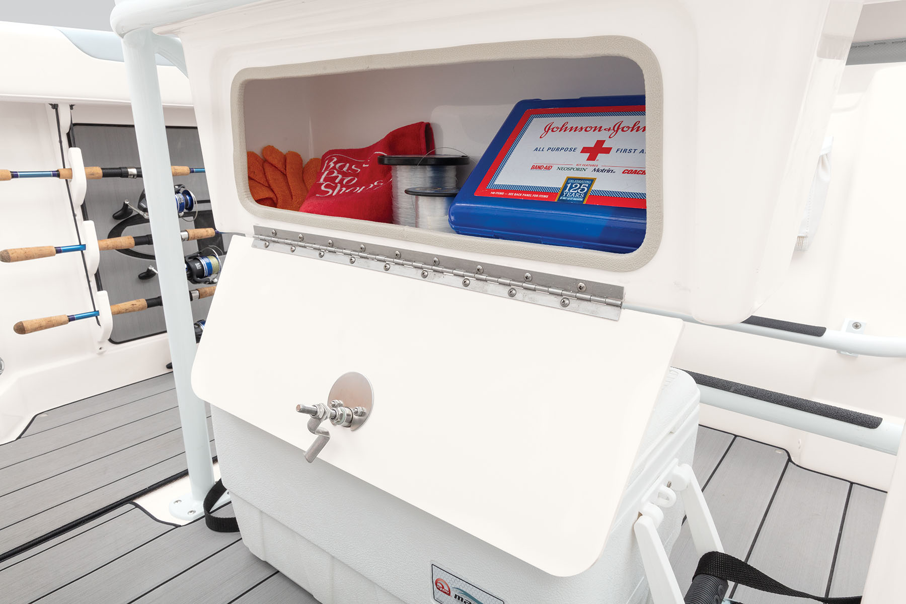 2150 CC - TAHOE Center-Console Deck Boat